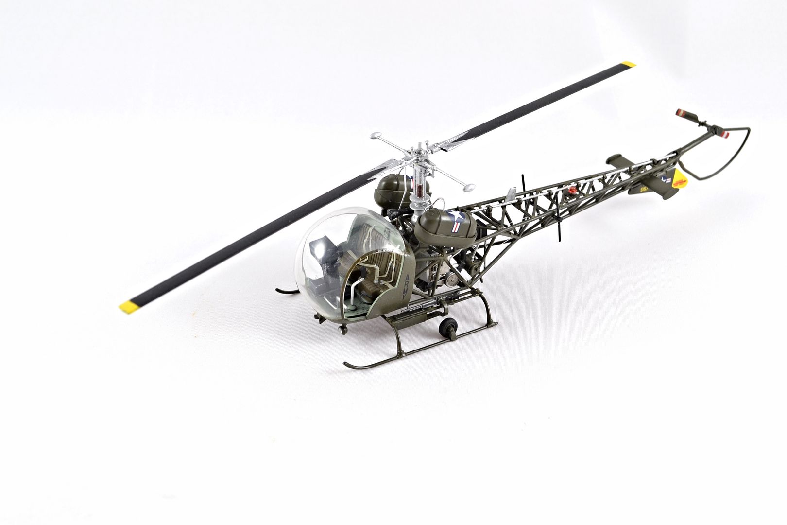 An Indian and a Bird...1/48 Bell OH-13S Sioux and Flettner Fl282 ...